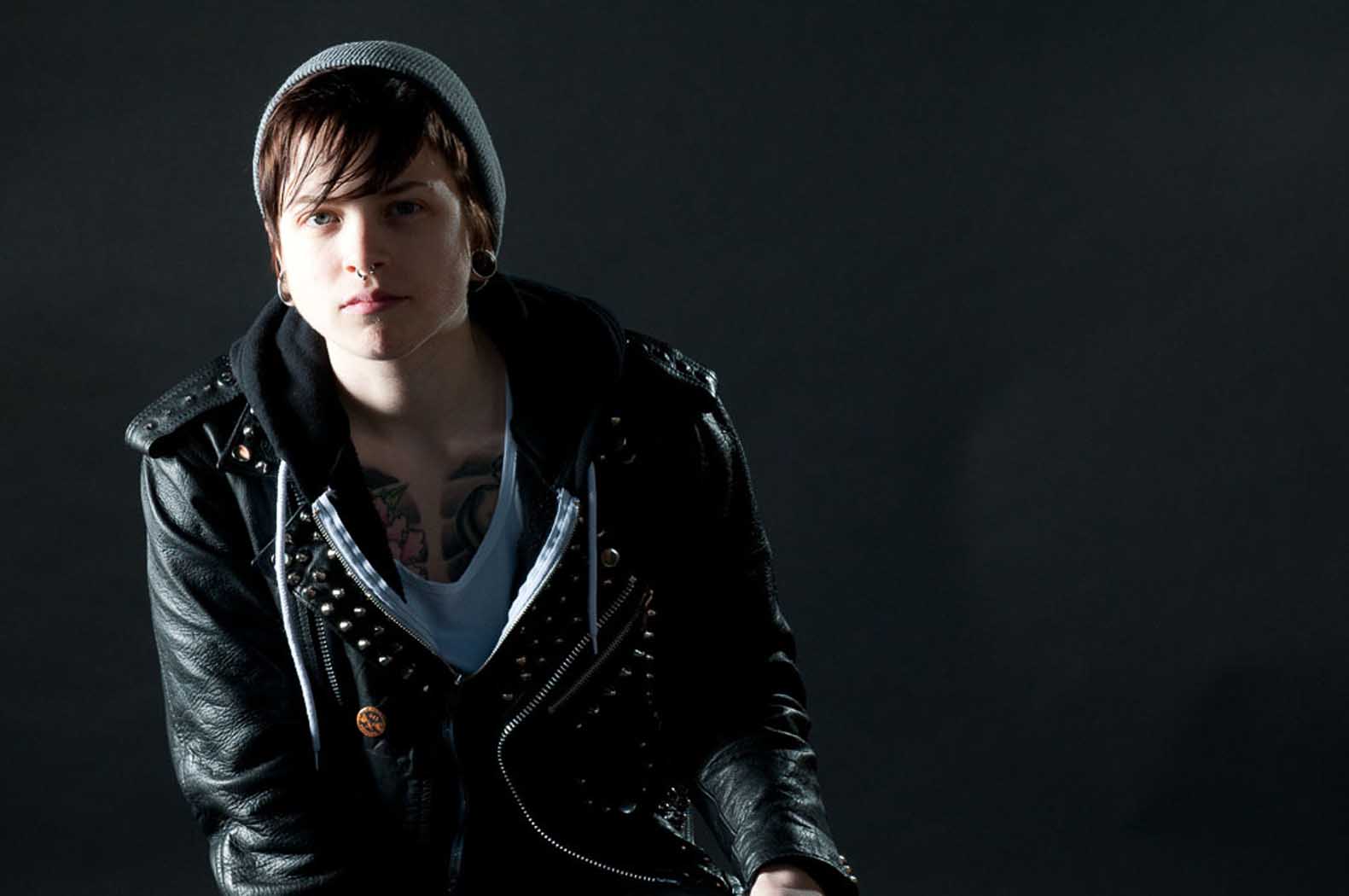 netloid_sd-holmans-intimate-and-groundbreaking-portraits-of-female ...